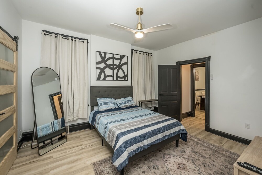 Charming 2-bedroom apartment with AC, WiFi in lovely St. Louis - St ...