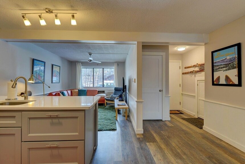The Knotty Chipmunk - Cozy Condo - Sleeps 6 - Cinderella's Castle, Intervale