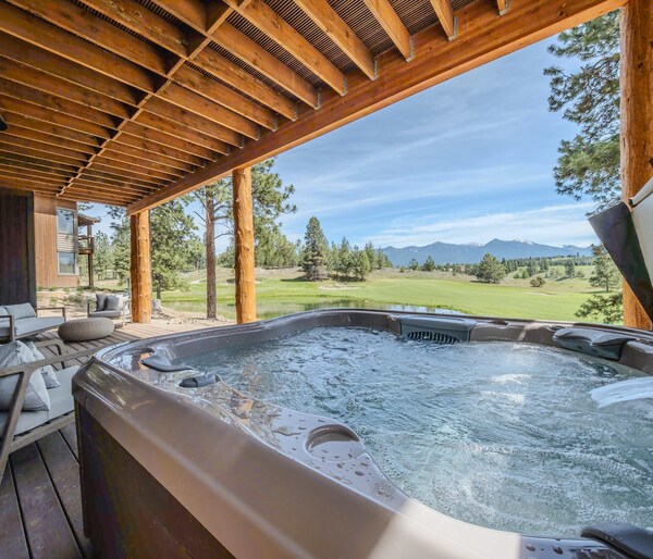 Home On The 10th Hole Home For 8 With Incredible Views & Hot Tub - Eureka