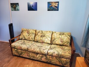 Estúdio Deluxe (Central E) | Sala de estar | Smart TV de 50 de polegadas com canais digitais, Netflix, Hulu 