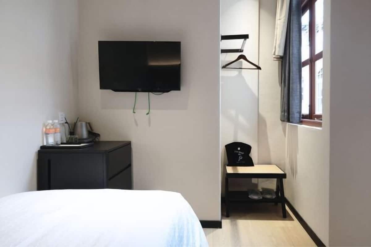 Escrivaninha, espaço de trabalho para notebook, Wi-Fi de cortesia