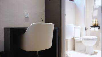 Um polibã, artigos de higiene pessoal grátis