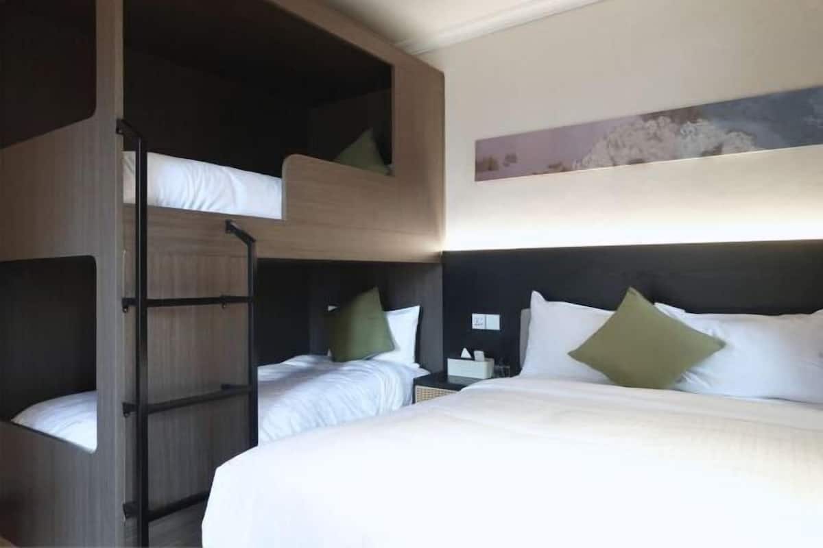 Escrivaninha, espaço de trabalho para notebook, Wi-Fi de cortesia