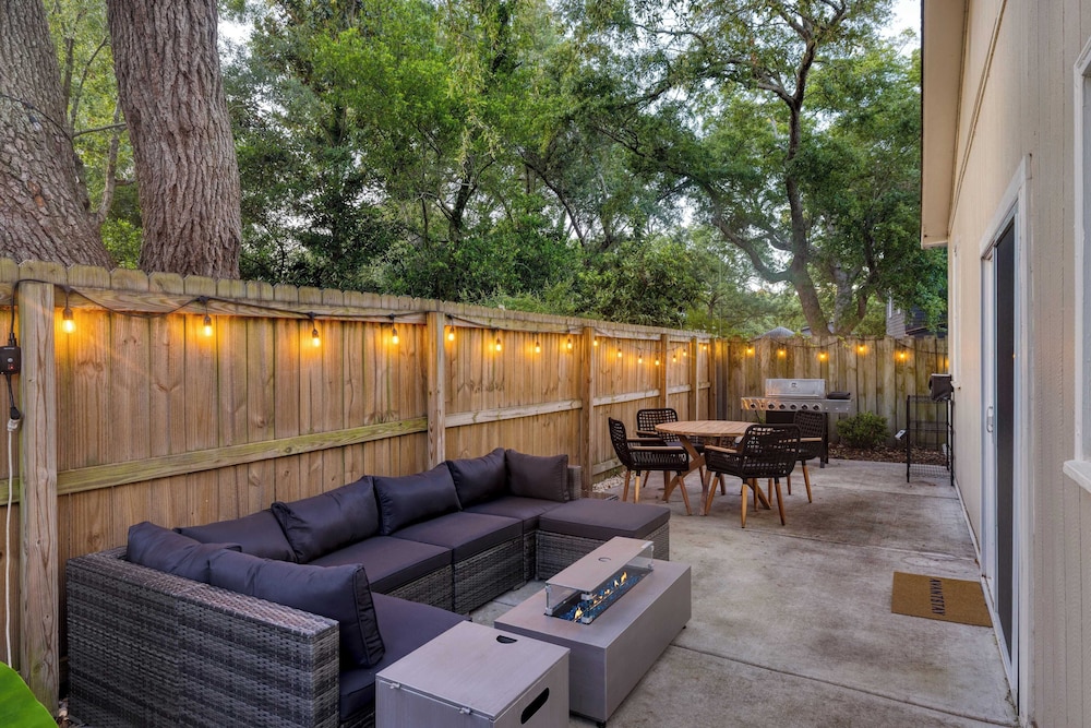 Arsenal Buyout By Avantstay 2 Homes Near Sullivans Island W/ Outdoor Dining - Isle of Palms, SC