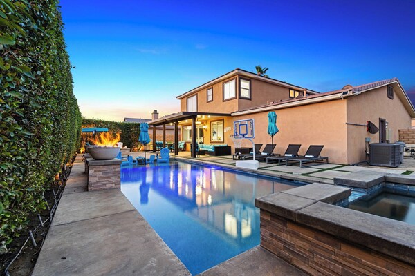 Casa Campo 5br Desert Oasis W/ Pool, Firepit, & Outdoor Lounge - Coachella, CA
