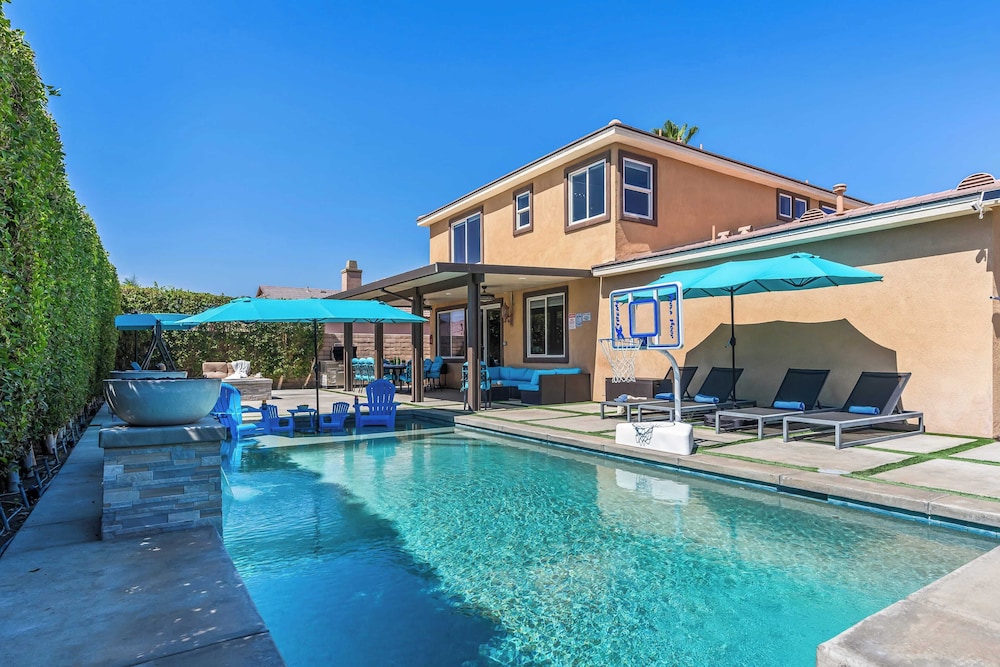 Casa Campo 5br Desert Oasis W/ Pool, Firepit, & Outdoor Lounge - Coachella, CA