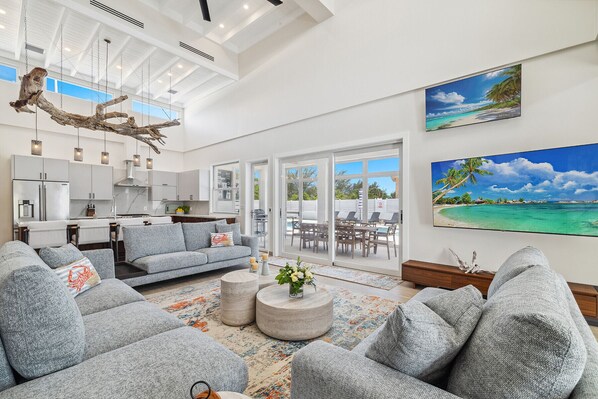 The Palmer, Newly Built 3 Bedroom with Guest House, 2 Pools Reviews ...