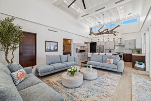 The Palmer, Newly Built 3 Bedroom with Guest House, 2 Pools Reviews ...