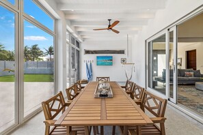 The Palmer, Newly Built 3 Bedroom with Guest House, 2 Pools Reviews ...