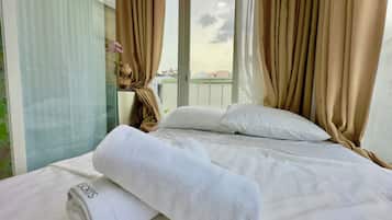 Estúdio Básico, casa de banho privativa, Vista para a cidade | Com decoração personalizada, com mobília individualizada, secretária