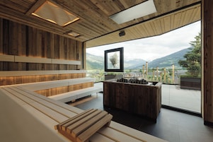 Sauna, banho turco, tratamentos corporais, massagens de pedras quentes