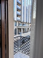 Quarto Duplo Deluxe, varanda, Vista para a cidade | Roupa de alta qualidade, minibar, cofre no quarto 