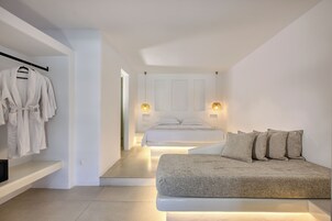 Quarto superior, sacada, vista para o canal | Berços grátis, Wi-Fi de cortesia, roupa de cama