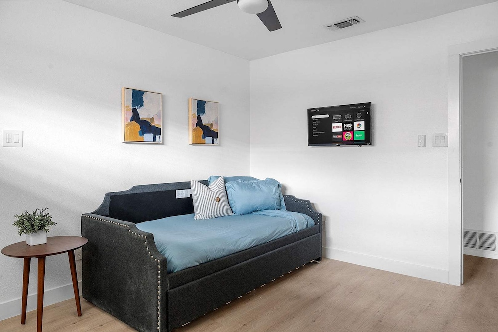 The Belvedere Pet Friendly Spacious Yard - Plano