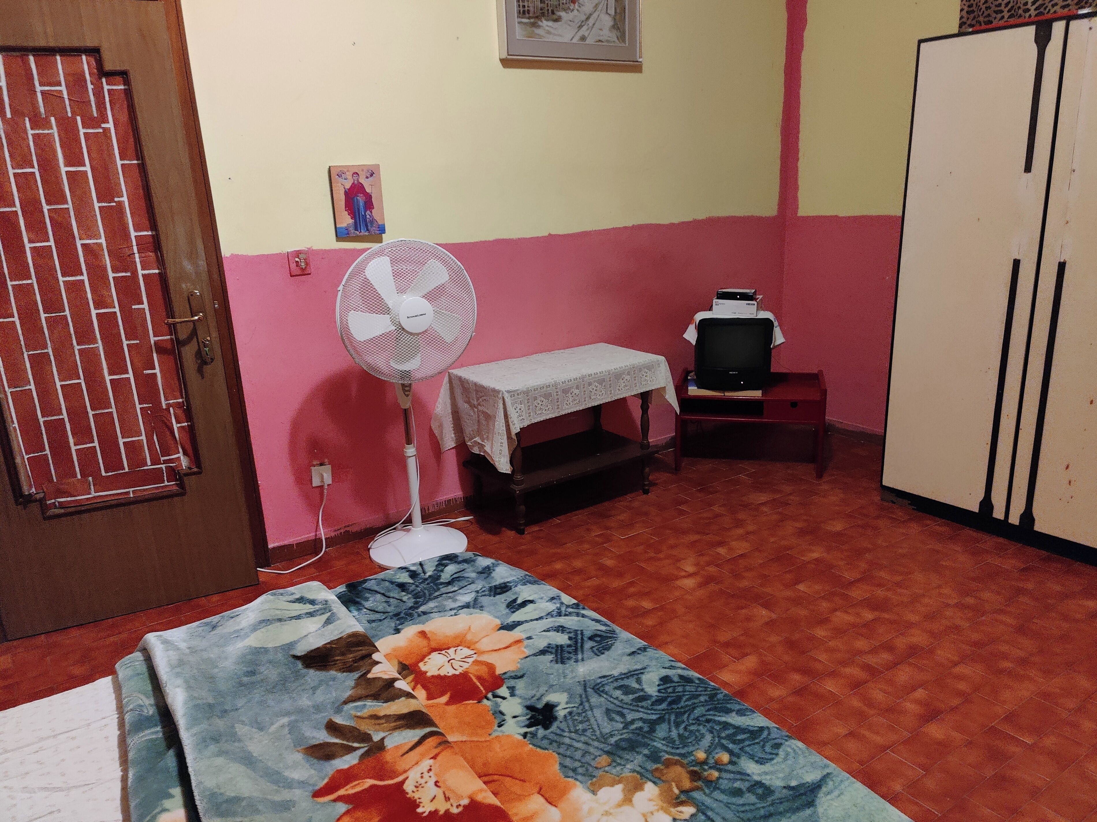 3 quartos, ferro/tábua de engomar, roupa de cama fornecida 