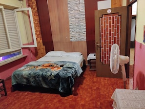 3 quartos, ferro/tábua de engomar, roupa de cama fornecida