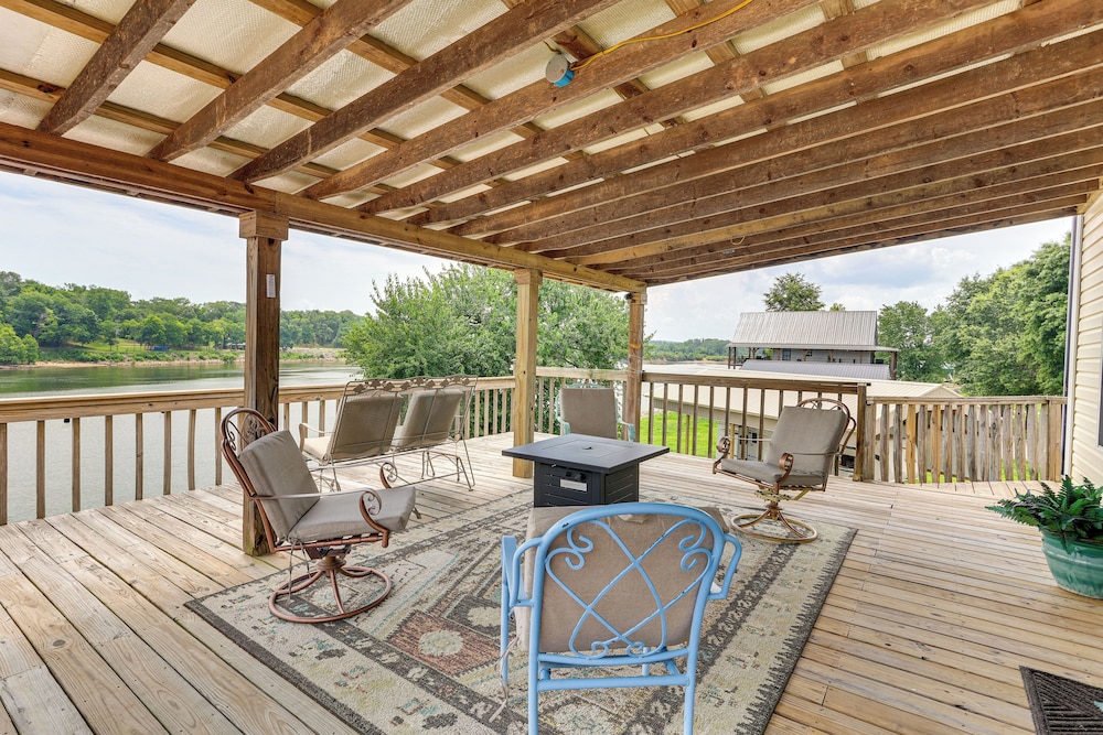 Tennessee River Retreat: Multi-level Deck & Views - Indian Creek, Savannah