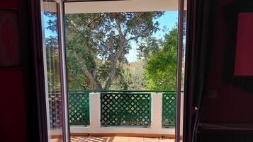 Quarto Duplo Superior, varanda, vista para o jardim | Interior