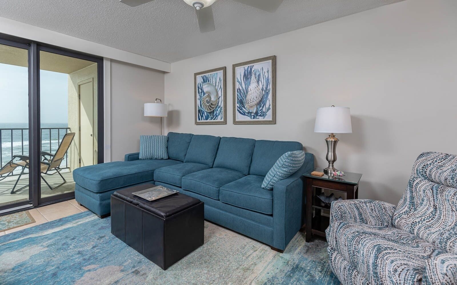 Condo, 2 quartos | Área de estar