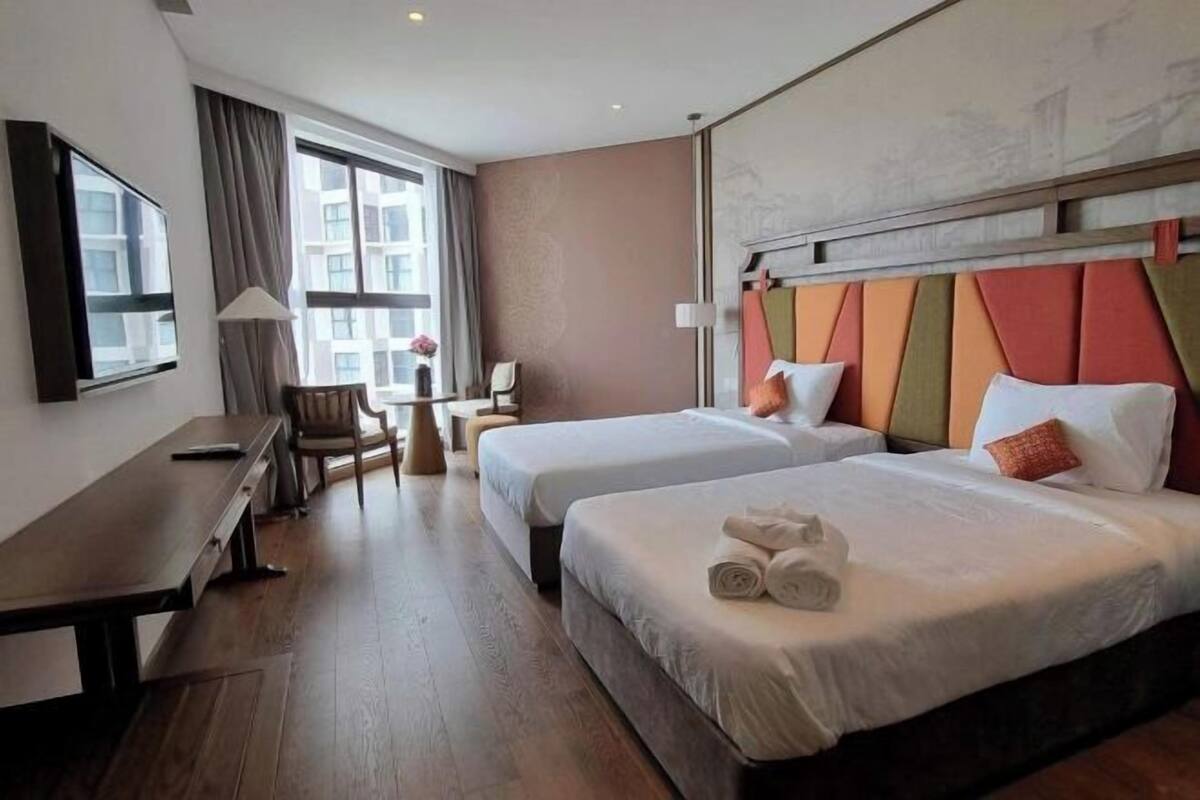 Minibar, com mobília individualizada, secretária