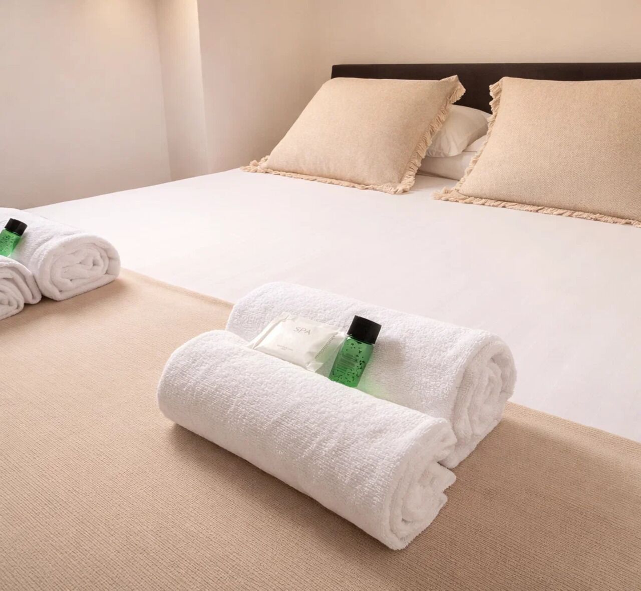 Apartamento básico, vista para o pátio | Ferros/tábuas de passar roupa, berço de viagem, Wi-Fi de cortesia