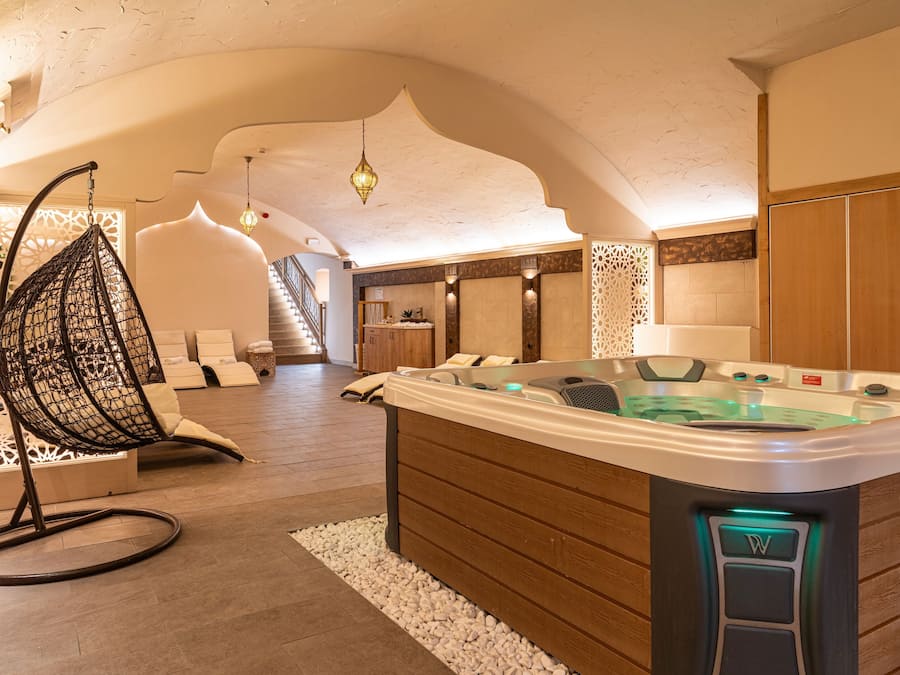 Banheira de hidromassagem interior