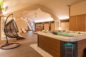 Banheira de hidromassagem interior