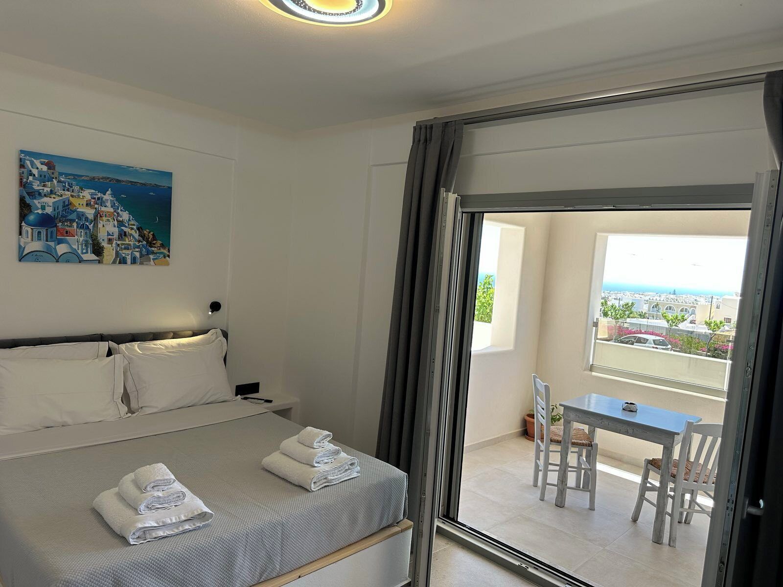 Cofres nos quartos, quartos à prova de som, Wi-Fi de cortesia