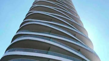 Apartamento, 1 quarto, sacada, vista para a cidade | Fachada
