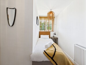 5 quartos, com decoração personalizada, com mobília individualizada