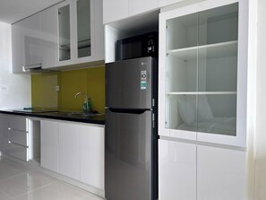 Minibar, secretária, secretária adequada para computadores portáteis