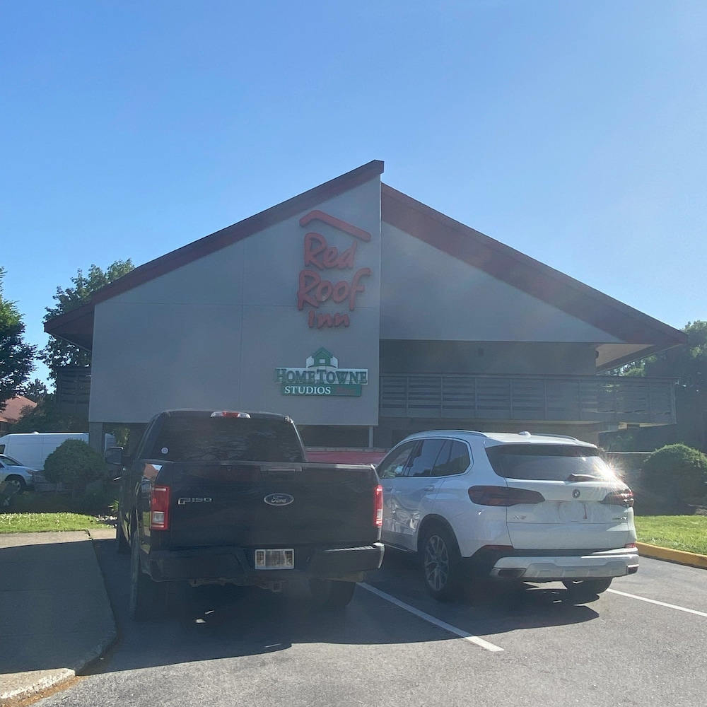 Hometowne Studios Buffalo - Niagara Airport - Buffalo, NY