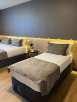 Escrivaninha, espaço de trabalho para notebook, quartos à prova de som