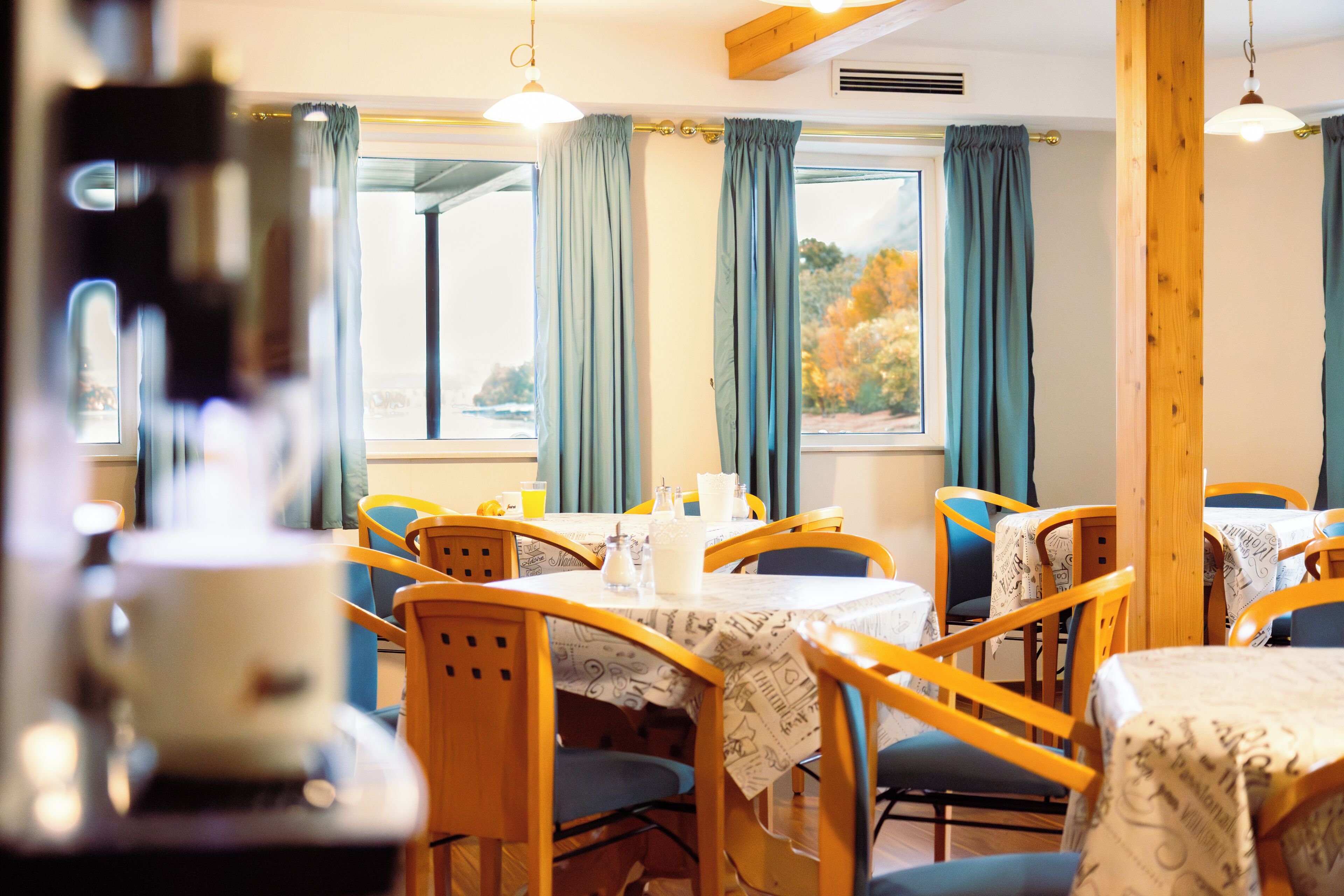 Café da manhã com buffet grátis todos os dias