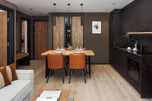 Apartamento, 1 cama de casal, varanda | Cofre no quarto, cortinas/cortinados opacos, Wi-fi grátis 