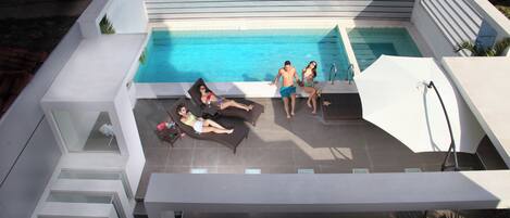 2 piscinas exteriores