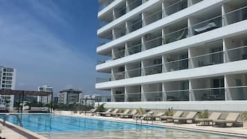 Apartamento, 1 quarto, acessível, sacada | Piscina | Piscina externa