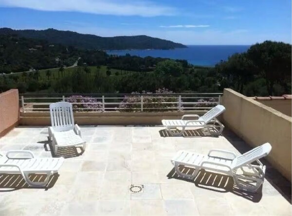 Appartement 4/6 Personnes Vue Mer- Plage Gigaro à Pied- La Croix-valmer-piscine - Plage de Pampelonne