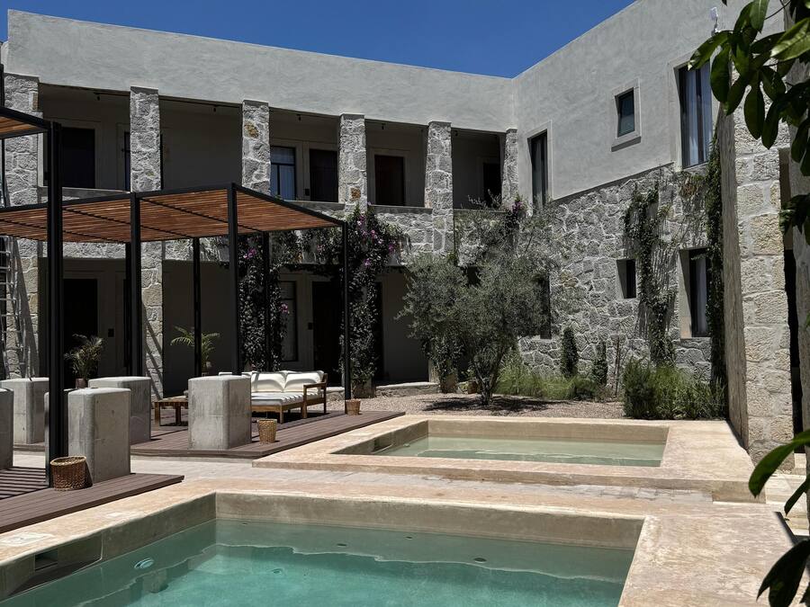 2 piscinas exteriores