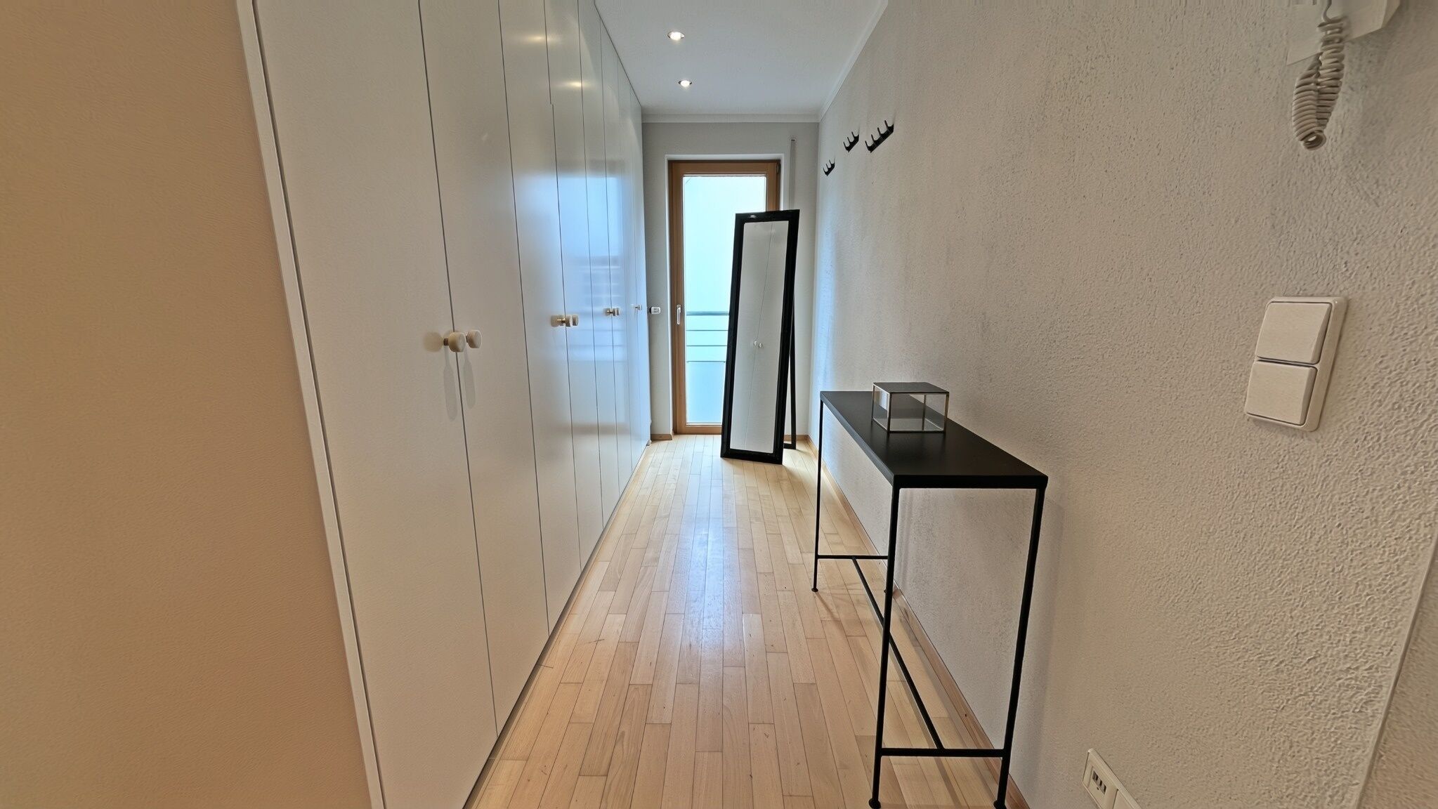 Apartamento, varanda | Sala de estar | TV de ecrã plano 
