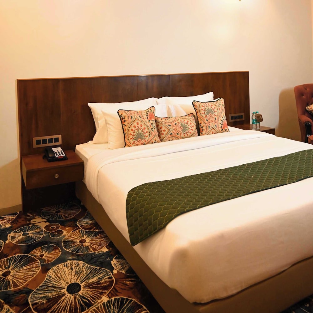 Kadamb Kuteer Vrindavan - Vrindavan