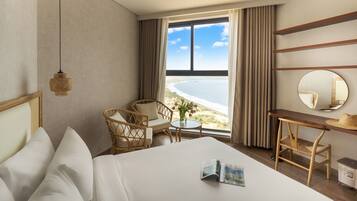 Quarto Quádruplo Familiar, vista para o mar | Camas de colchão pillowtop, minibar com produtos grátis