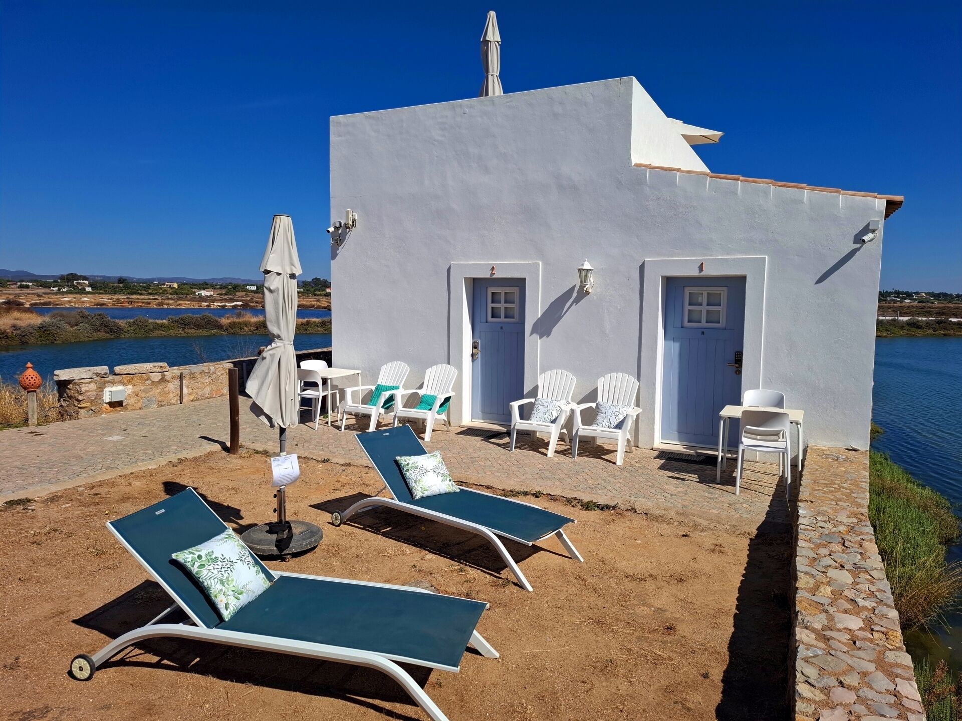 Wi-Fi de cortesia, roupa de cama