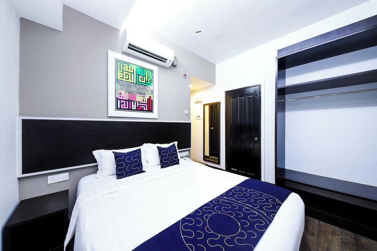 Quarto casal standard, 1 cama Queen | Escrivaninha, Wi-Fi de cortesia, roupa de cama