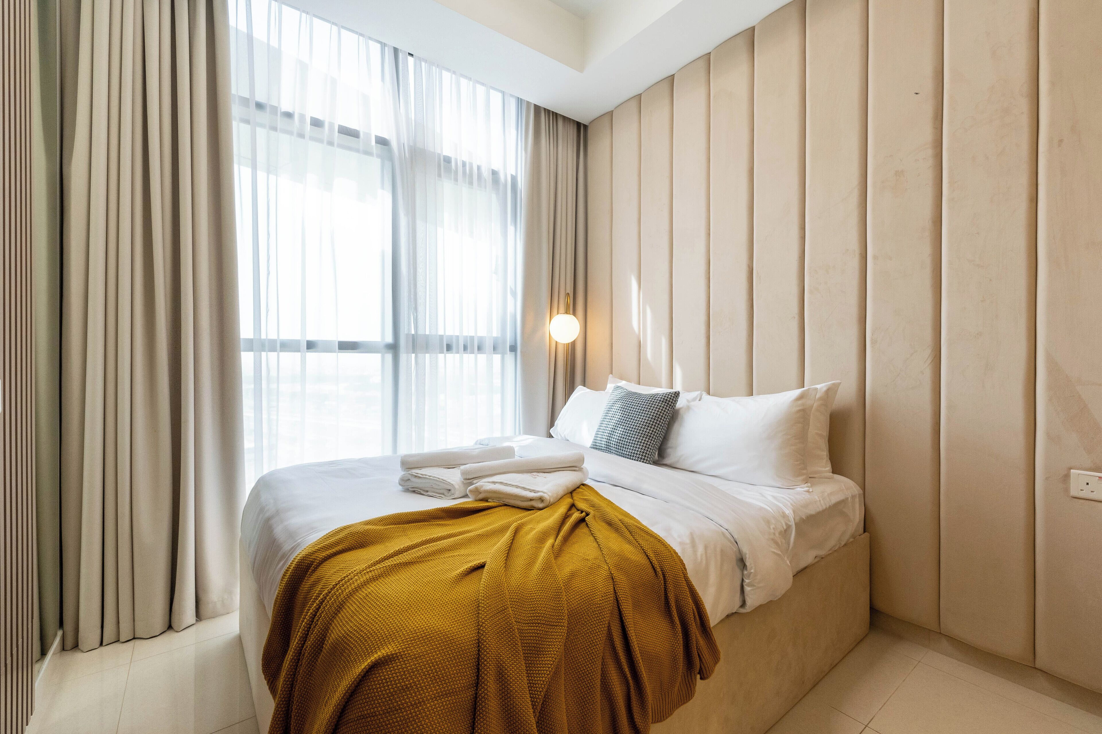 Apartamento Deluxe, varanda, Vista para a cidade | Edredões de penas, camas de colchão viscoelástico, cofre no quarto 