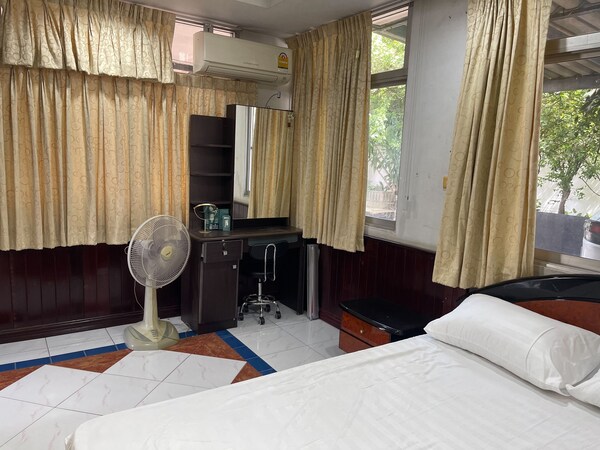 Home Rama4 Near Bts Thong Lor - Bangkok