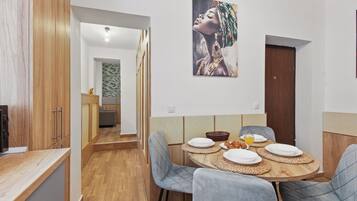 Petru Maior Apartment #2 | Opções para refeição no quarto