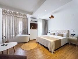 Quarto Romântico | Cofre no quarto, cortinas/cortinados opacos, Wi-fi grátis 