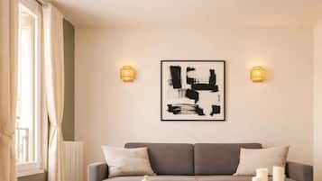 Estúdio, Vista para a cidade | Sala de estar | Smart TV de 80 cm com canais digitais