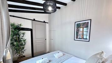 Apartamento Comfort, vista para o pátio | Ferro/tábua de engomar, Wi-fi grátis